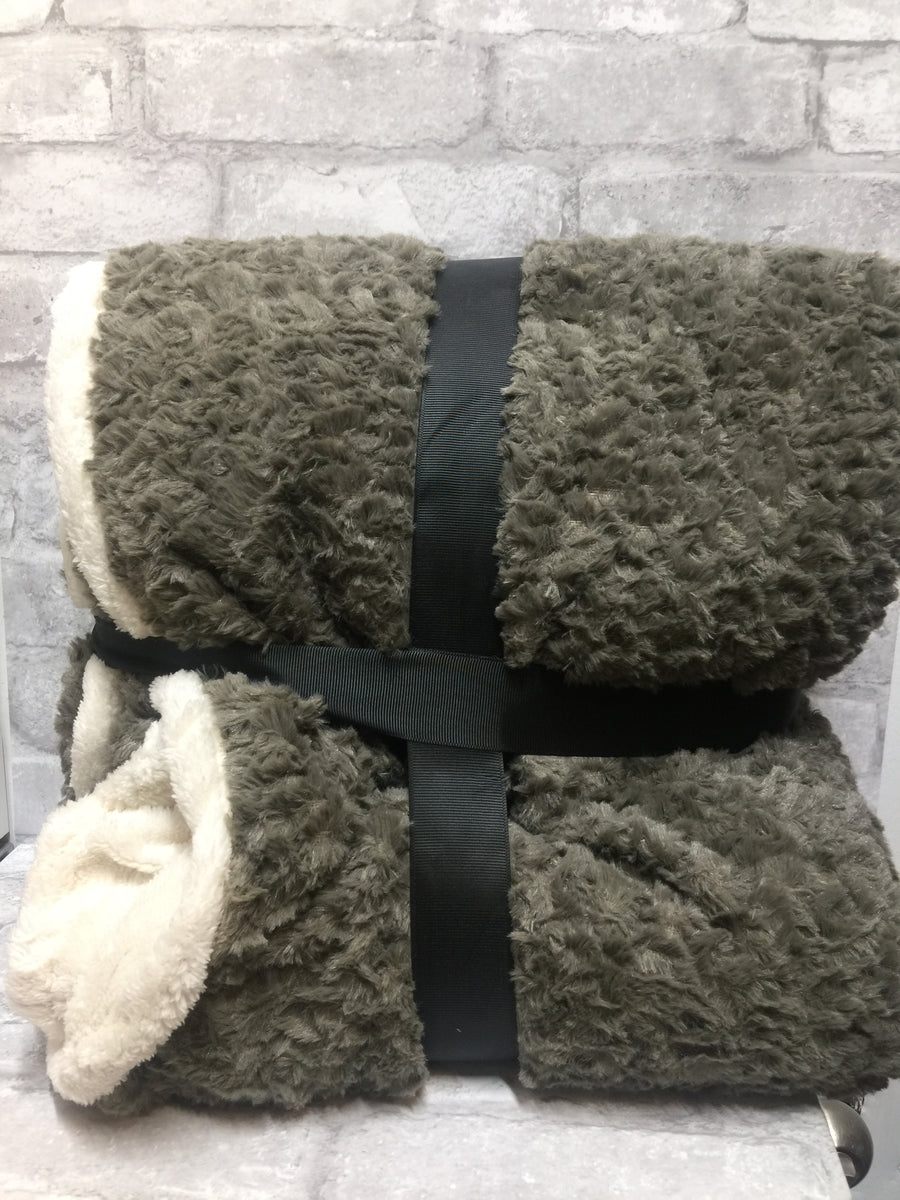Brand new Super Soft Micro Mink Sherpa Throw in Grey, 60"X80" Super Lu ...