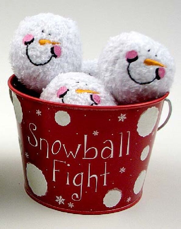 Brand new Indoor Snowball Fight Kit with 6 soft snowballs & red metal ...